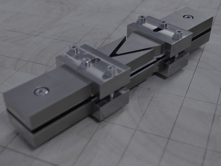Anti-Buckling Test Fixture GZ BS-32 – Grasse Zur Composite Testing