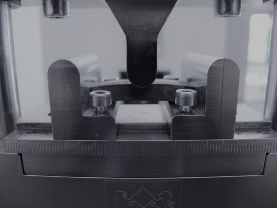 ILSS Test Fixture GZ IL-10 – Grasse Zur Composite Testing